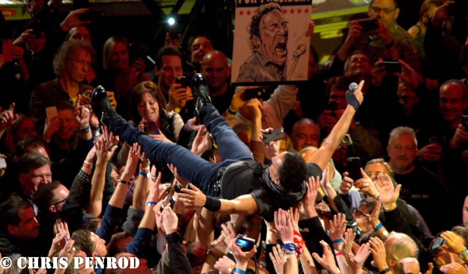 Live Concert Review | Bruce Springsteen and the E Street Band | Quicken ...