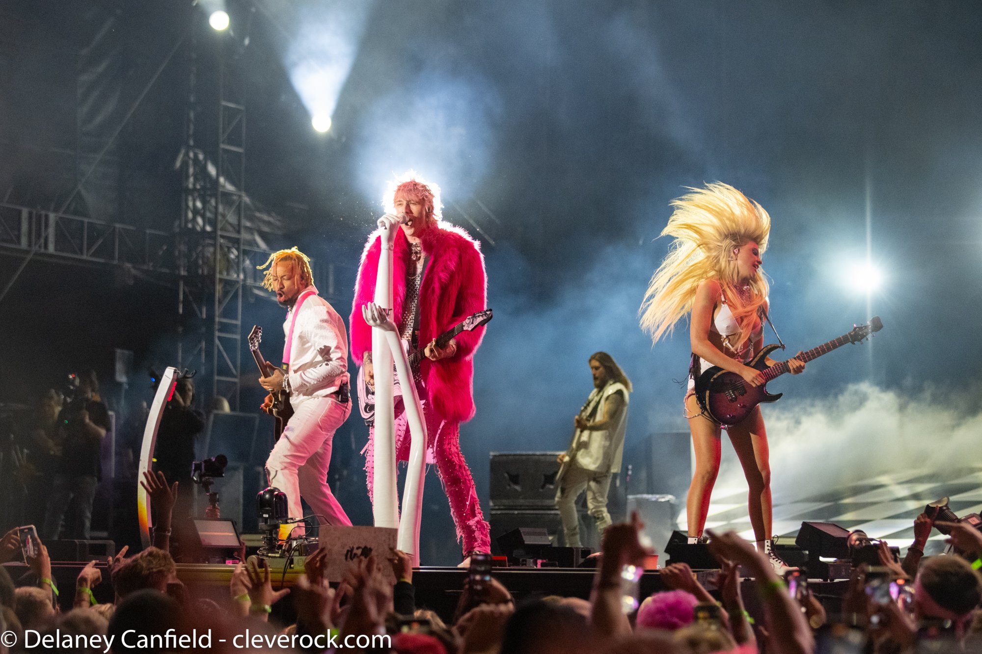 Machine Gun Kelly concert photos l Cleveland, OH | First Energy Stadium ...